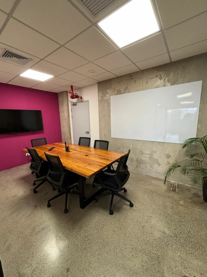 Sala de reunión 02-SV (6 personas) - Republic Workspace